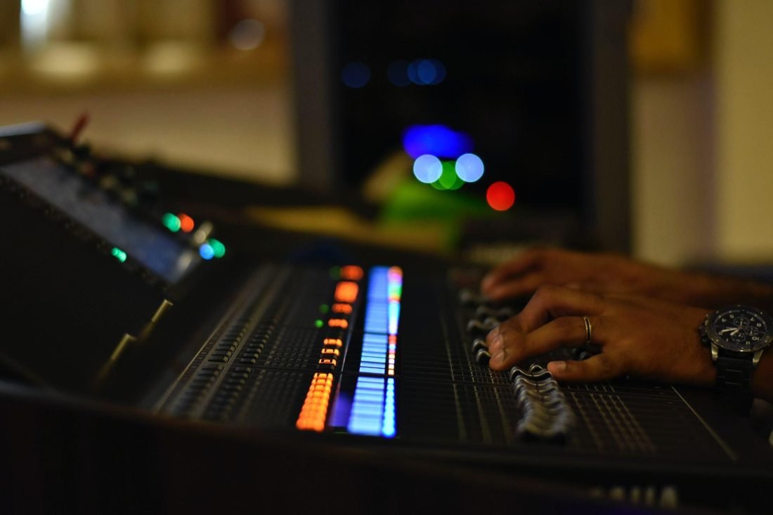 A Guide to the Basics of Live Sound - DebraBernier