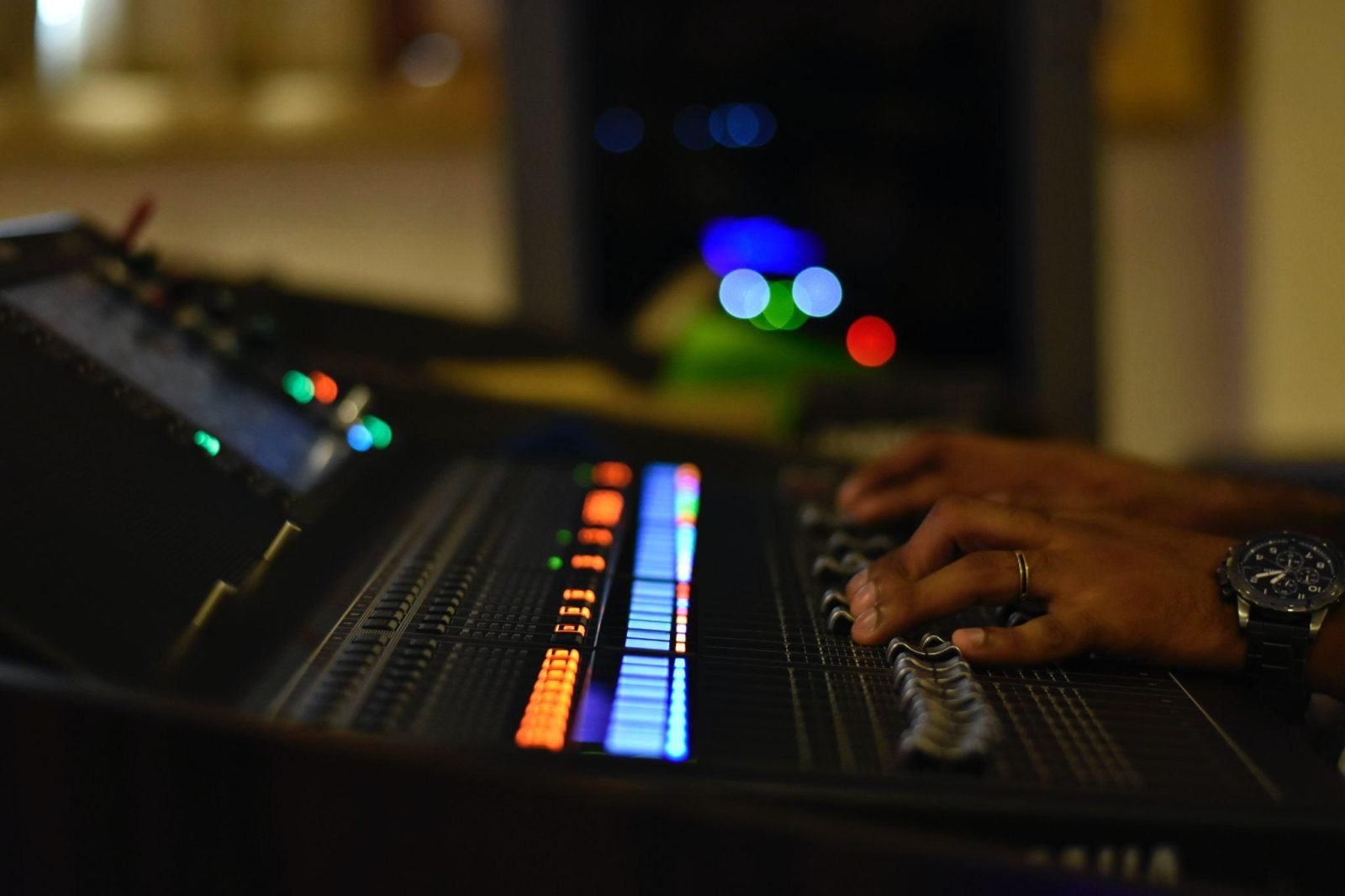 A Guide to the Basics of Live Sound - DebraBernier